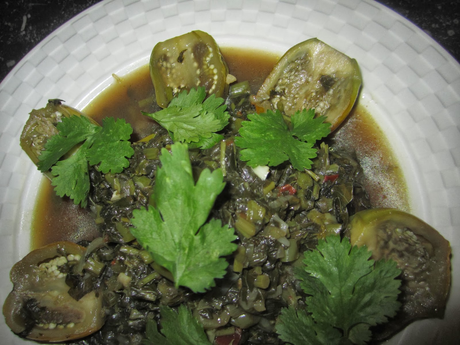 L' amarante ( Bitekuteku) cuisiner simplement avec des aubergines ...